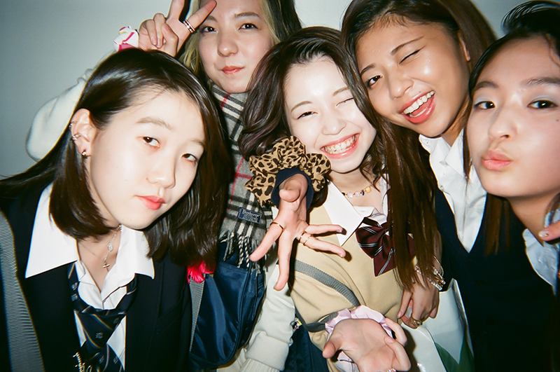 「90年代女子高生ギャル」を再現！ ドラマ「JKからやり直すシルバープラン」エンディング主題歌「エコー」を 歌うmzsrzの10/31デジタルライブの配信が決定！ | エイベックス・ポータル ...