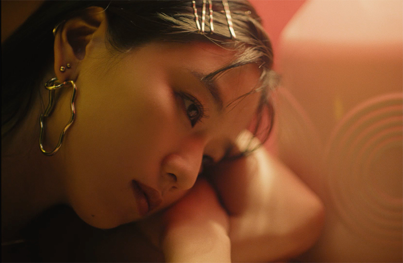 吐息が聞こえる！？ゼロ距離ショットにドキドキ！FAKYが「エモかわいい」MVを公開！ | エイベックス・ポータル - avex portal